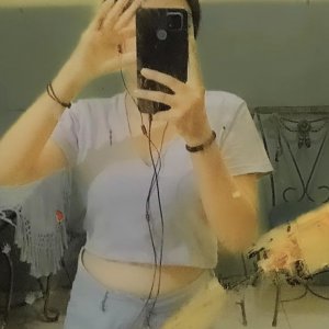 Watch Tia Putri Live Stream on BIGO LIVE