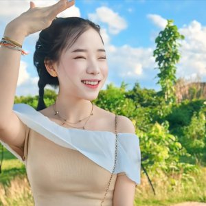 Watch 𝔸 𝕌~nkauj seem Live Stream on BIGO LIVE