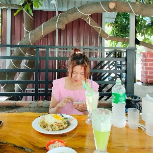 欢迎来到😘Khaing Lay😘的直播间